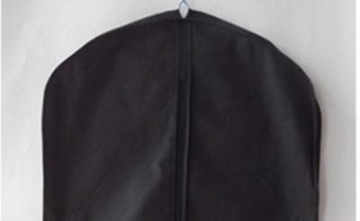 Cina L'attaccatura di cuoio di lusso del PVC ricama il protettore del vestito la borsa di indumento che continua il nero della copertura del vestito in vendita