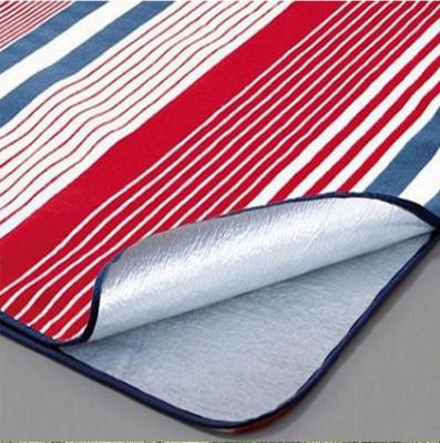 Cina Bande rosse fuori della coperta impermeabile pieghevole della stuoia di picnic per il campeggio/viaggio/promozionale in vendita