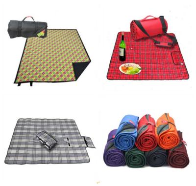 Cina Materiale impermeabile di campeggio all'aperto rosso della spugna del poliestere della coperta di picnic della stuoia in vendita