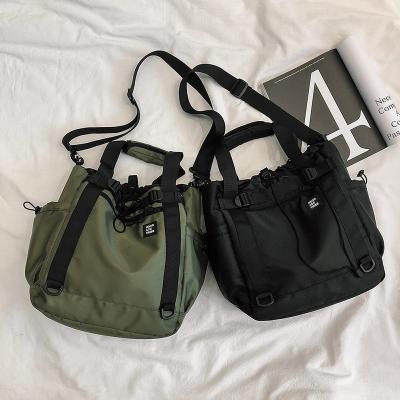 Cina Borsa da viaggio a spalla stampata a vetro di seta per il design alla moda e l'anniversario del dipendente in vendita