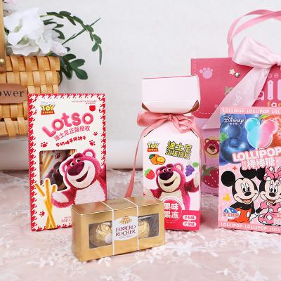Cina Cartoon Strawberry Bear Baby Set di souvenir a mano per bambini personalizzato con il tuo logo in vendita
