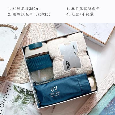 Cina Set regalo stampato con schermo di seta Tazza d'acqua di vetro Nero ombrello di gomma Corallo asciugamano di peluche in vendita