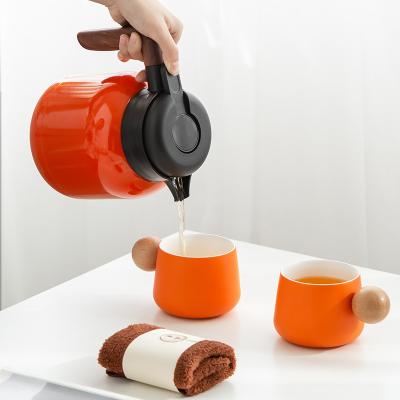 Cina Presentazione personalizzata Set regalo teiera in ceramica 2 tazze asciugamano 6 pezzi di tè bianco in vendita