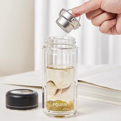 China Copo prático de vidro de borosilicato duplo com divisória de chá e impressão UV à venda