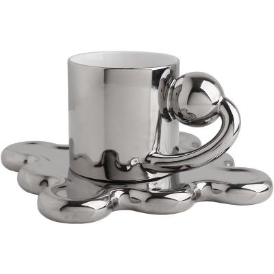 Cina Porta un tocco di creatività alla tua collezione di tazze con questo set di tazze Planet in vendita