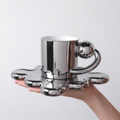 Cina Porta un tocco di creatività alla tua collezione di tazze con questo set di tazze Planet in vendita