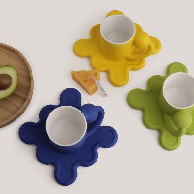 Cina Porta un tocco di creatività alla tua collezione di tazze con questo set di tazze Planet in vendita