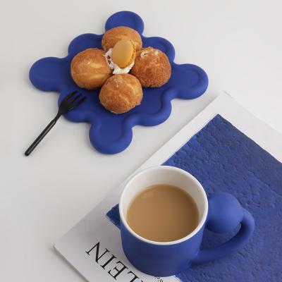 Cina Porta un tocco di creatività alla tua collezione di tazze con questo set di tazze Planet in vendita