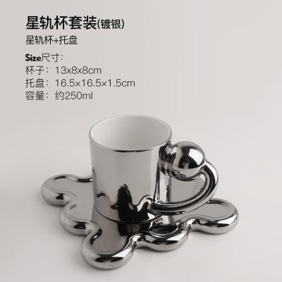 Cina Porta un tocco di creatività alla tua collezione di tazze con questo set di tazze Planet in vendita