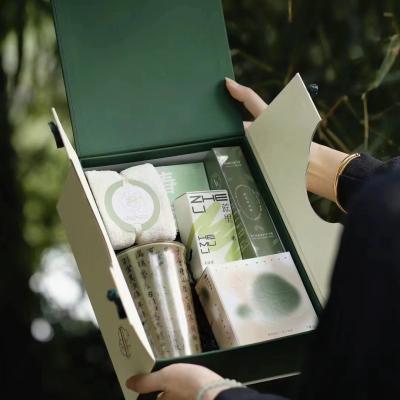 China April Fool's Day Handheld Gift Box Perfect for Bridesmaid Return Gift and Activities for sale