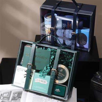 Cina Regalo per la stagione di laurea dell'hotel e del resort colorato in acrilico con scatola regalo a mano in vendita