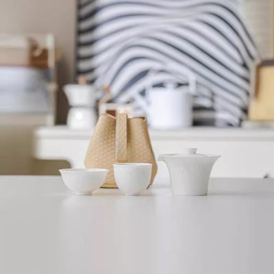 Cina Set di tè in foglia di banana in porcellana bianca personalizzabile perfetto per il giorno dei pazzi d'aprile in vendita