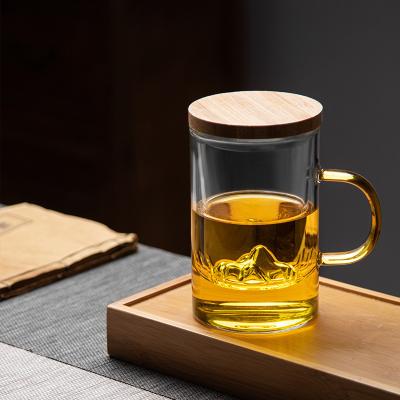 Cina Coppa di vetro ad alto borosilicato Guanshan Coppa di tè in bambù e legno Set per regali d'affari in vendita