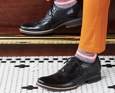 Cina Scarpe da uomo di taglia normale Scarpe da ginnastica di pelle marrone in vendita