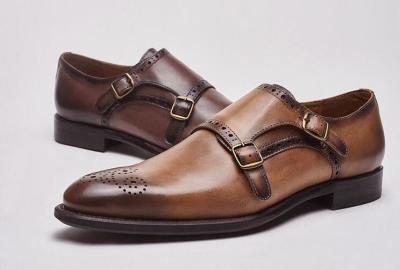 China Sapatos de couro italiano de moço, calças de couro para homens, detalhes. à venda