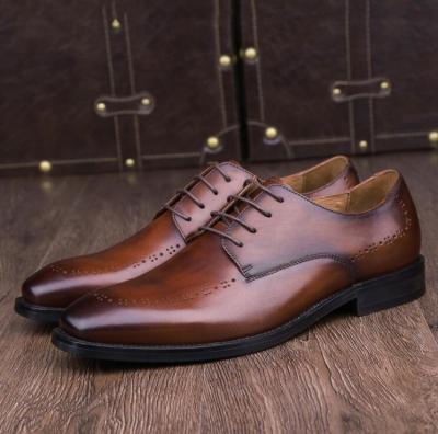 Cina Brown Brogues, abito estivo in pelle maschile, scarpe con il piede quadrato, design moderno. in vendita