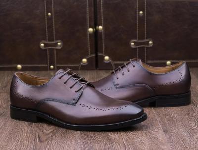 Cina Brown Brogues, abito estivo in pelle maschile, scarpe con il piede quadrato, design moderno. in vendita