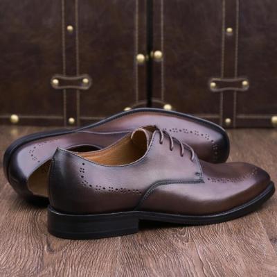 Cina Brown Brogues, abito estivo in pelle maschile, scarpe con il piede quadrato, design moderno. in vendita