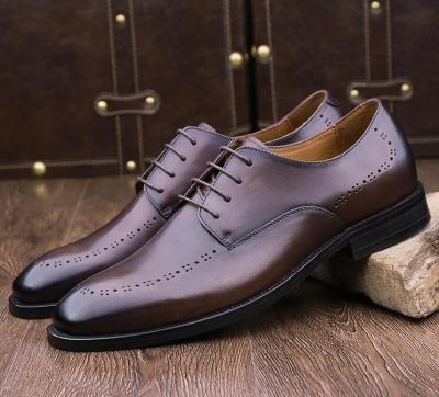 Cina Brown Brogues, abito estivo in pelle maschile, scarpe con il piede quadrato, design moderno. in vendita