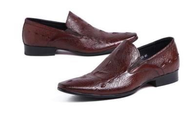 Cina Calzature da uomo in pelle in taglia normale, scarpe da sole a punta. in vendita