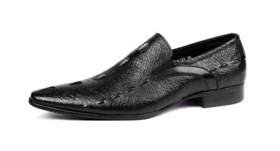 Cina Calzature da uomo in pelle in taglia normale, scarpe da sole a punta. in vendita