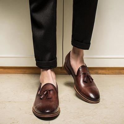China Zomer Bruine Mensen Lederen Loafers Schoenen Slip On Brogue Tassel Loafers Te koop