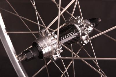 China Straight Pull Hub 700c Single Speed Wheelset With Clincher Rim And Black Finishing for sale