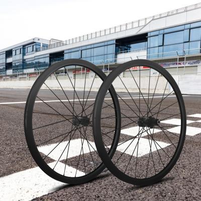 China High Performance 700C Carbon Fiber Disc Brake Wheelset with 32mm Rim Depth and 1680g Lightweight Design for Road Bikes for sale