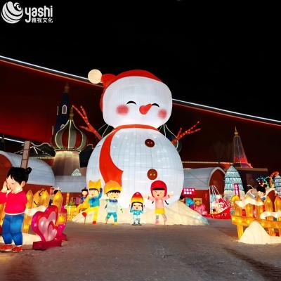China Giant Snowman Silk Lantern Set with Kids Figures, Outdoor LED Christmas Light Sculpture for Plaza Holiday Exhibition for sale