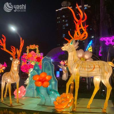 China Large Animal Lantern Manufacturer's Reindeer Sculpture LED Outdoor Lighting Fixture for sale