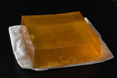 Cina Colata calda d'imballaggio impermeabile CAS4253-34-3 adesivo per l'etichettatura quotidiana in vendita