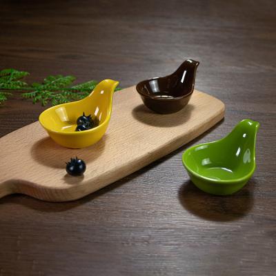 Cina Un cucchiaio fatto a mano del servizio della salsa delle stoviglie gialle sveglie della porcellana del grado ha personalizzato in vendita