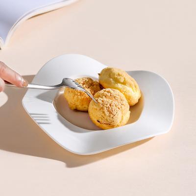 Cina Ciotole crema graziose uniche della pasta delle stoviglie bianche ondulate della porcellana in vendita