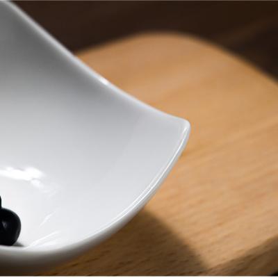 Cina Piatto ceramico bianco di sapore degli accessori alla moda delle stoviglie singolo in vendita