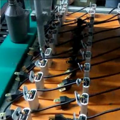 China Equipamento de distribuição de adesivo PU personalizável para uma produção suave à venda