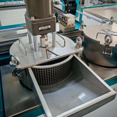 China Glue Potting Machine specialized in glue dispensing to enhance lithium ion battery potting and maintain production consistency for sale