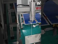 300*1200 lichtpaneel siliconen aanbrengen door automatische lijmverspreidende robot