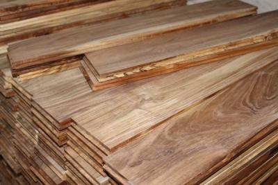 China Natural Rustic small leaf acacia hardwood flooring for sale