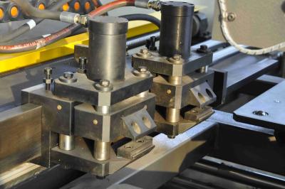 China Operação fácil de perfuração da máquina da marcação da perfuração da placa do CNC da eficiência elevada com o rápido - velocidade à venda