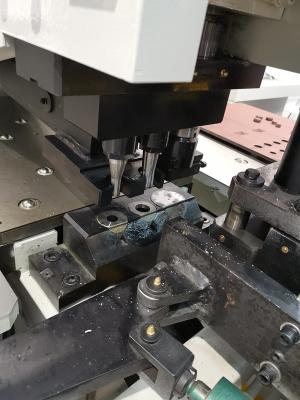 중국 BNC100 높은 정밀도를 구멍을 뚫고 표시하는 유압 CNC 판 가공 기계 판매용