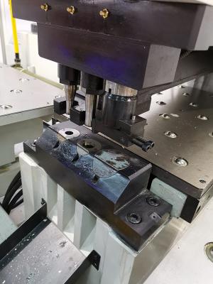 중국 BNC100 높은 정밀도를 구멍을 뚫고 표시하는 유압 CNC 판 가공 기계 판매용