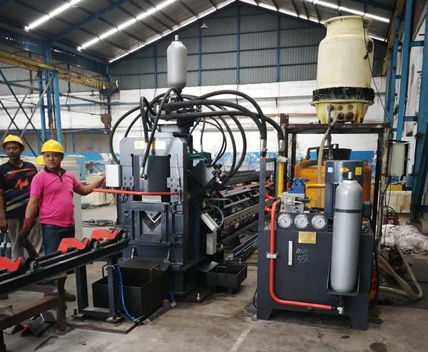 O CNC de alta velocidade da fabricação da parte superior de China dobra o modelo de máquina JNC2020 da perfuração