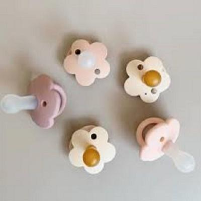 Cina Customization Energy Saving Vertical LSR Silicone Injection Molding Machine For Baby Soother in vendita