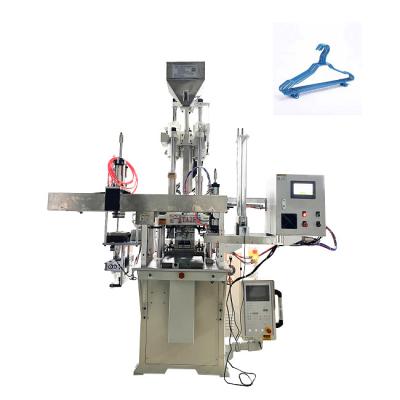 Cina 55 tonnellate Verticale Single Slide Injection Molding Machine per appendiabiti di plastica per uso domestico in vendita