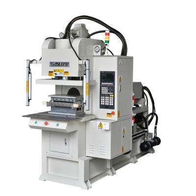 Cina 55 Ton Power Cord C-Type Vertical Injection Molding Machine For Making Plug in vendita