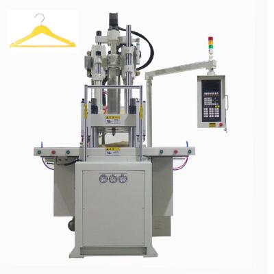 Cina Macchina per stampaggio a iniezione verticale a doppio scivolo da 85 tonnellate per la fabbricazione di appendiabiti in vendita