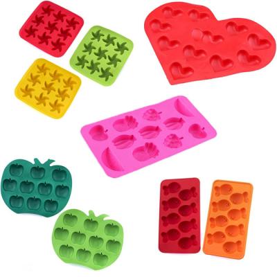 Cina Macchina per lo stampaggio a iniezione verticale a doppio scorrimento LSR che produce muffe di silicone per cubetti di ghiaccio in vendita
