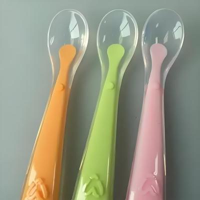 Cina 55 tonnellate singola diapositiva liquido silicone macchina di stampaggio per l'iniezione per la fabbricazione di cucchiaio in vendita