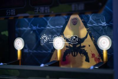 China Heißes Spielzeug Münz betriebener Vergnügungspark Innenkinder Schießen Meister ein 2 Spieler Simulation Arcade Laser-Spiel zu verkaufen