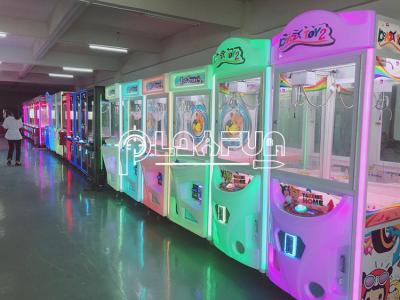 China Playfun pretpark Coin bediend gek speelgoed 2 kraan klauw cadeautomaten spel Te koop